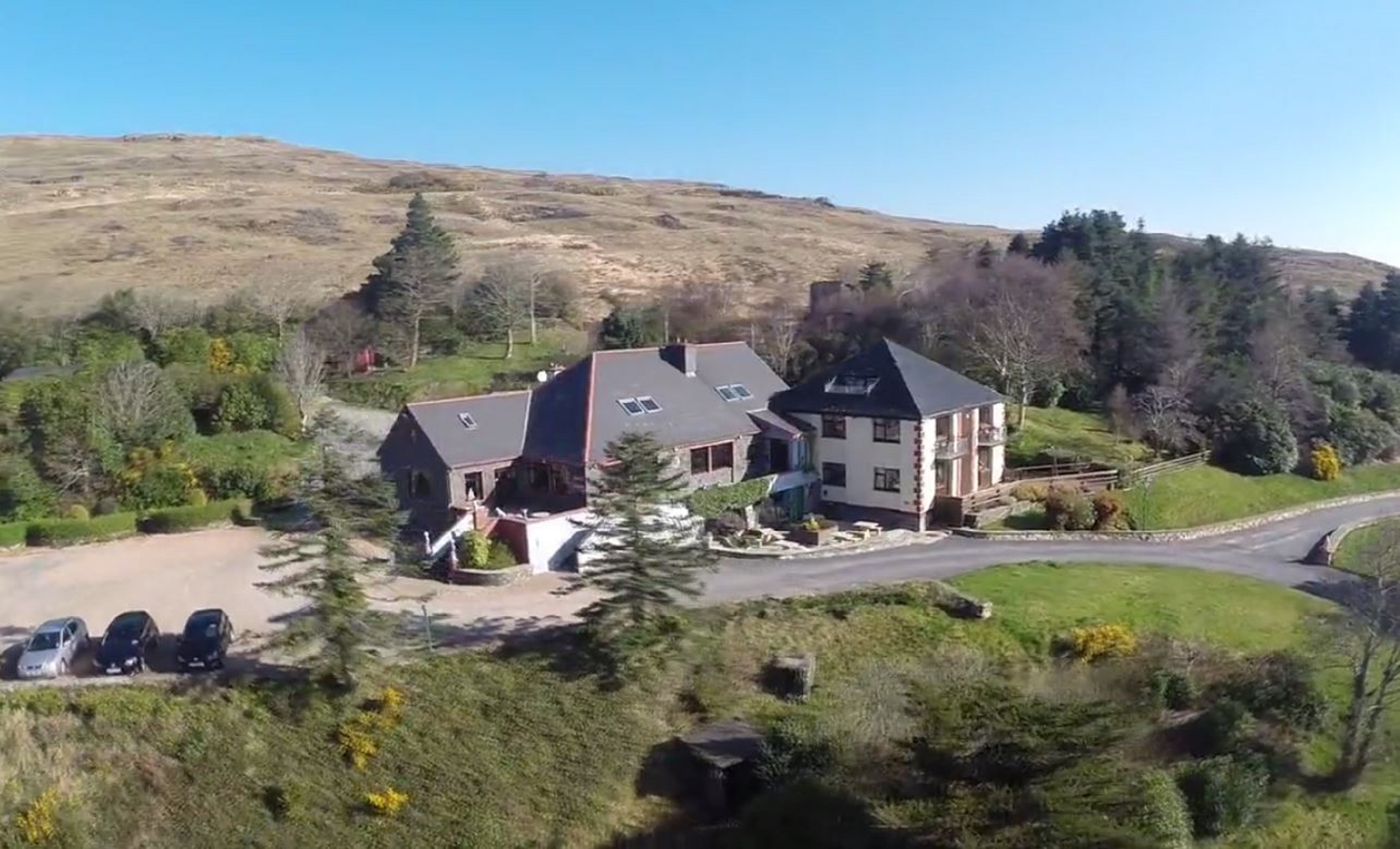 Welcome to Kylemore, in the heart of Connemara . . . - Kylemore Pass Hotel